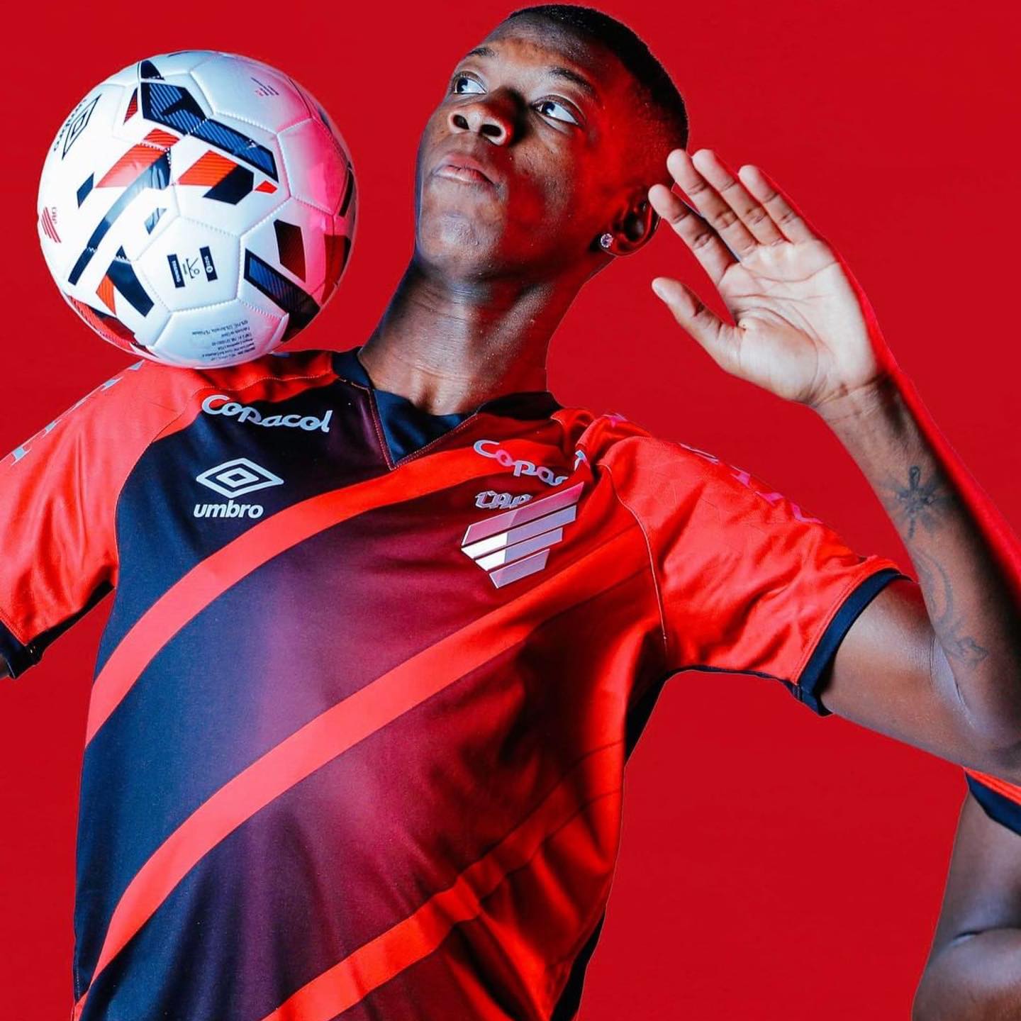 Confira a galeria de fotos de Matheus Babi vestindo a camisa do ...